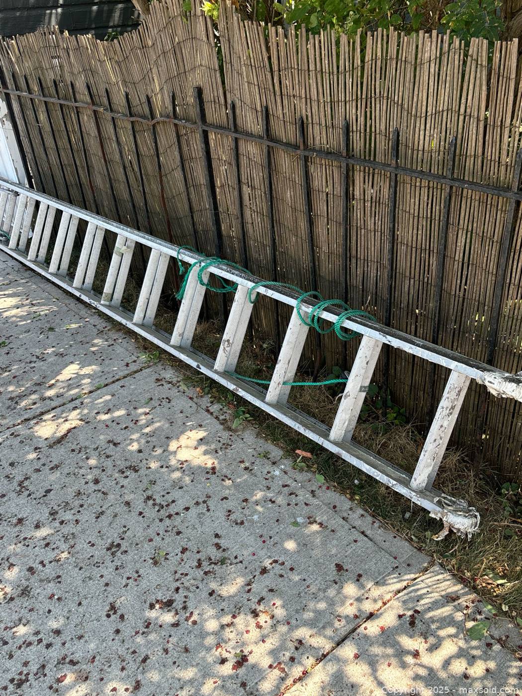 28 Foot Extension Ladder | Maxsold