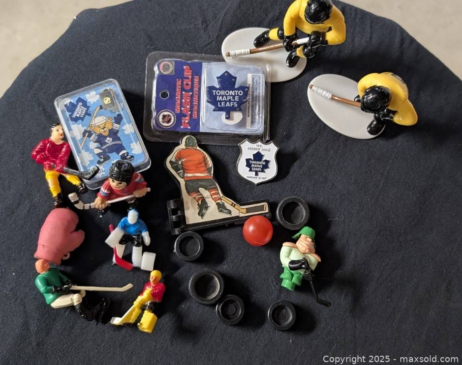 Toronto Maple Leafs cards, pins & hockey figures | Maxsold