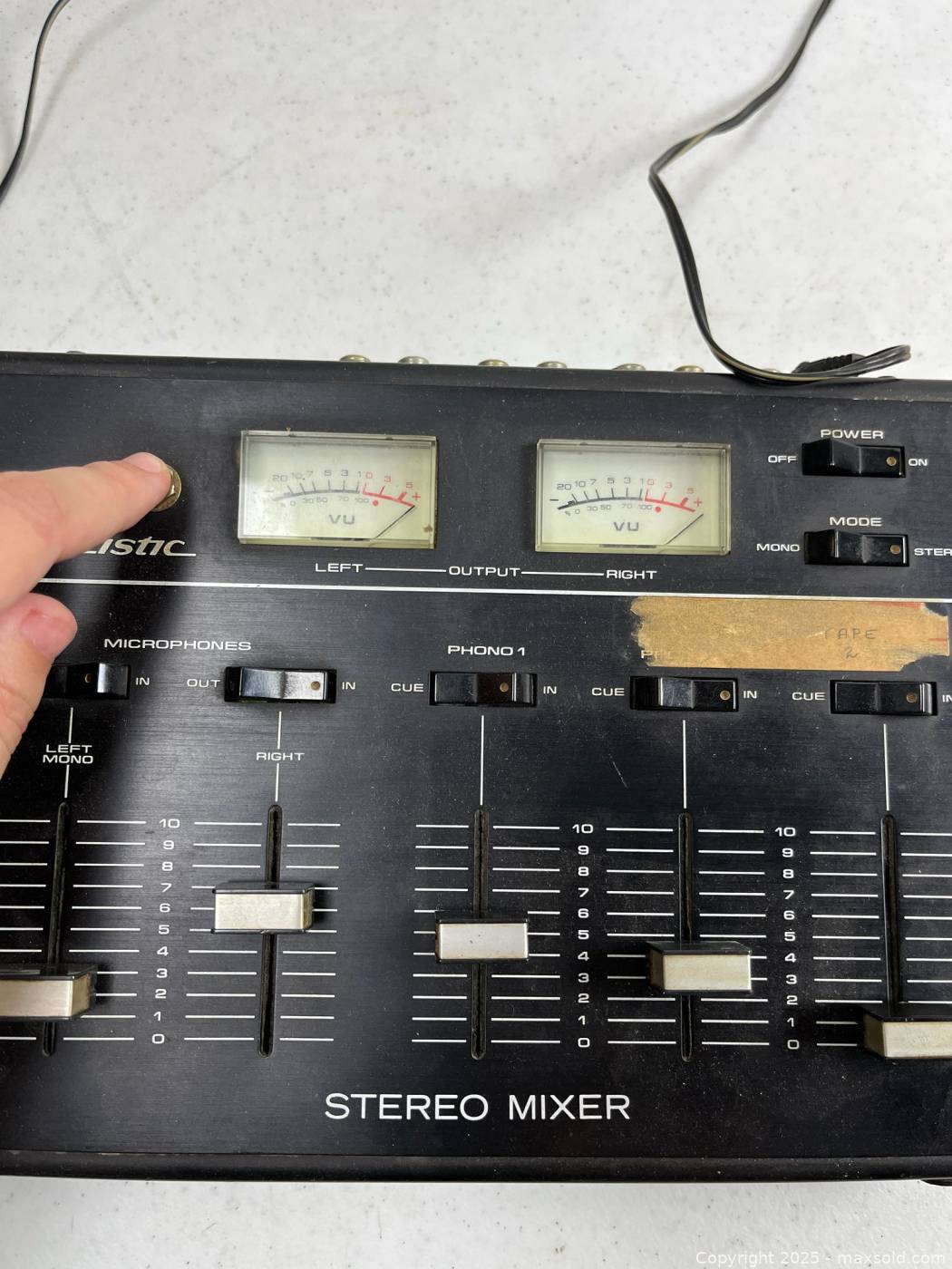 Realistic stereo mixer with power cord | Maxsold