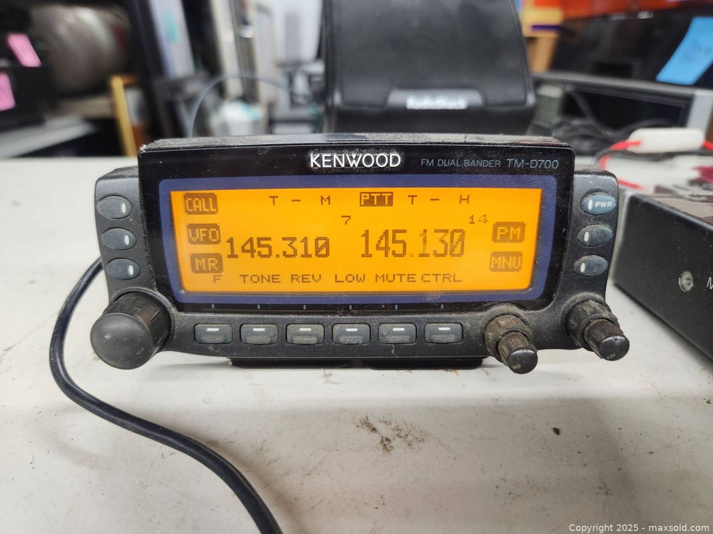 Kenwood TM-D700 ham radio with Astron SS-25M PSU | Maxsold