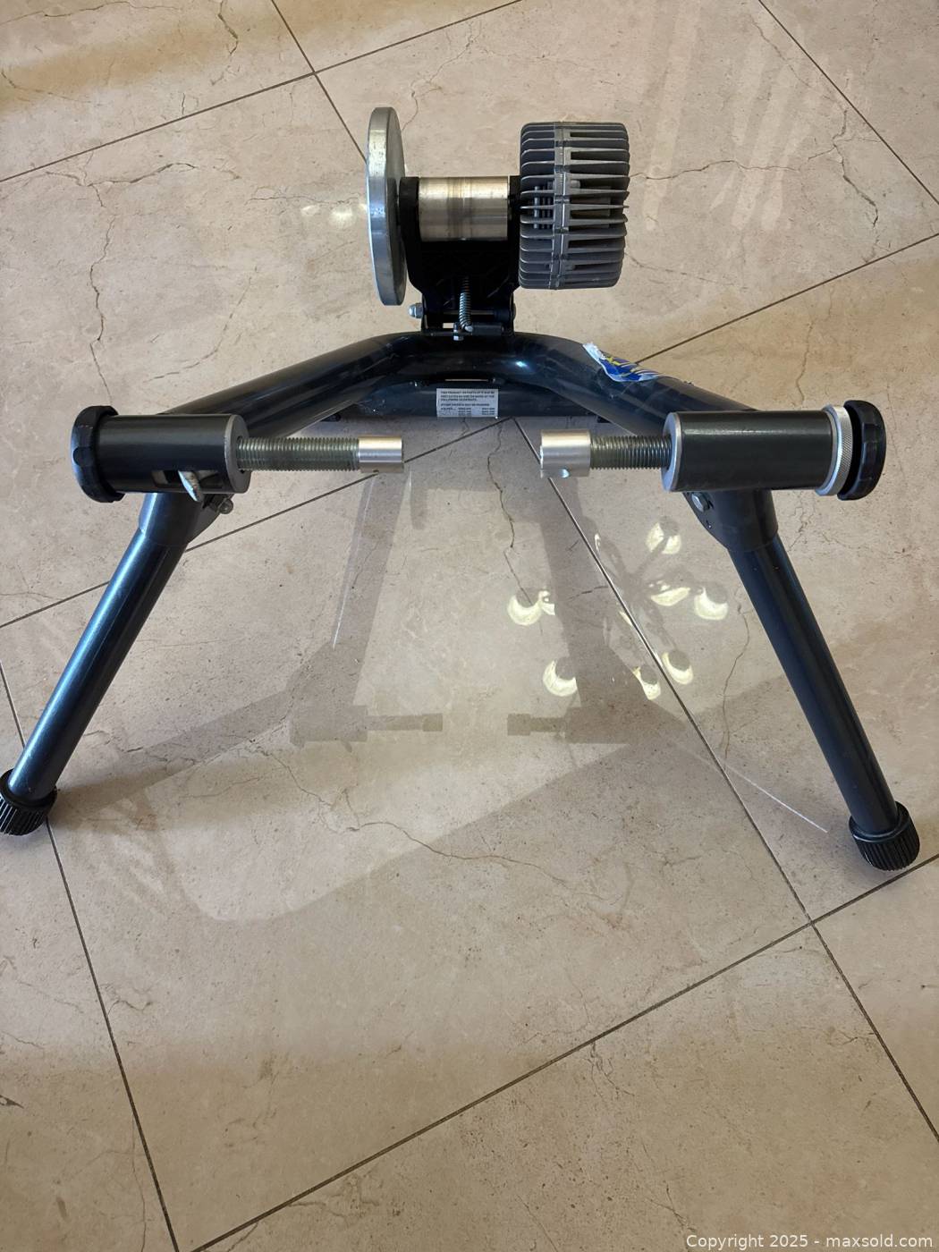 Kinetic indoor bicycle resistance trainer | Maxsold