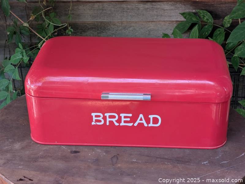Red metal countertop bread box | Maxsold