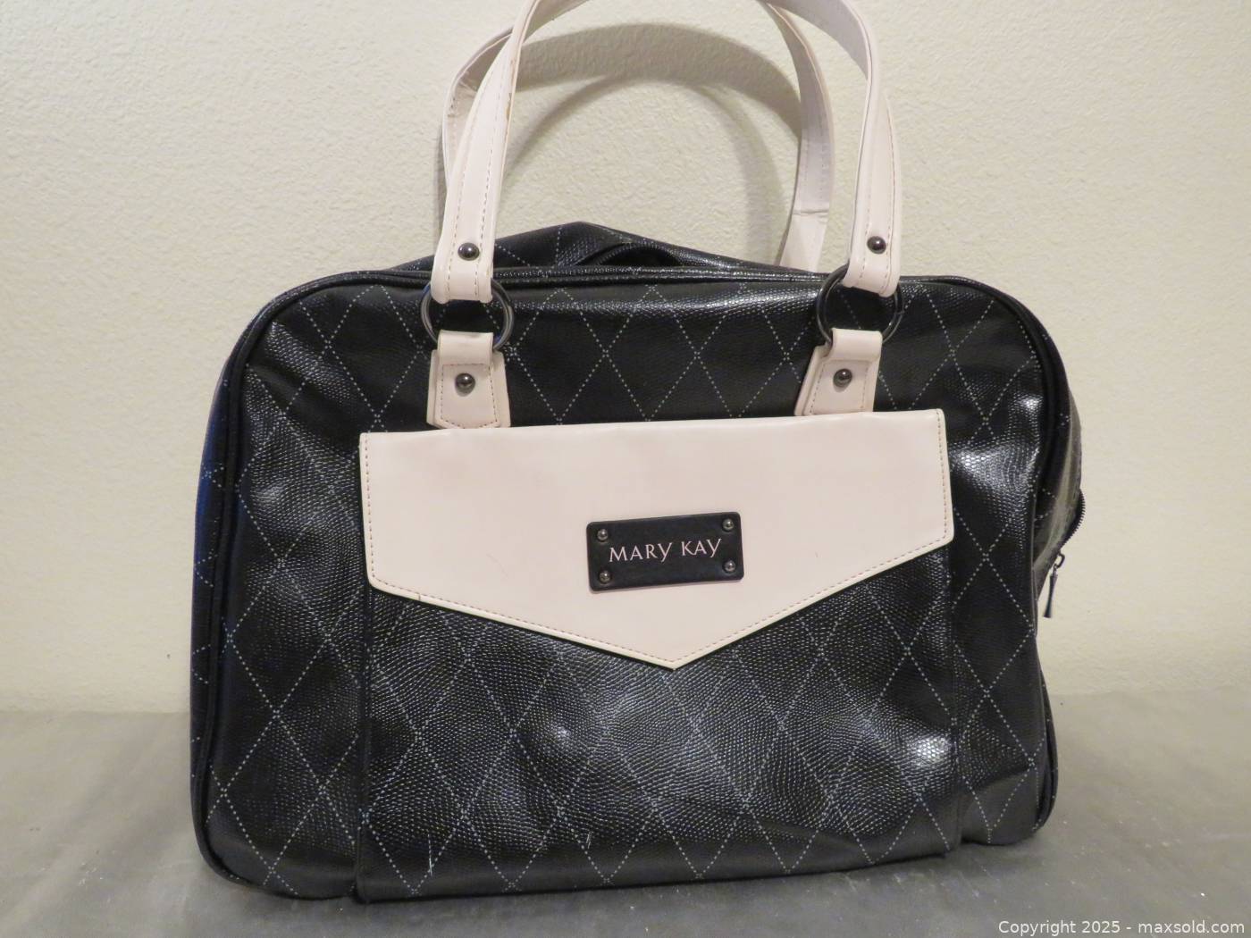 Mary Kay Weekend Tote Bag With Removable Organizer | Maxsold