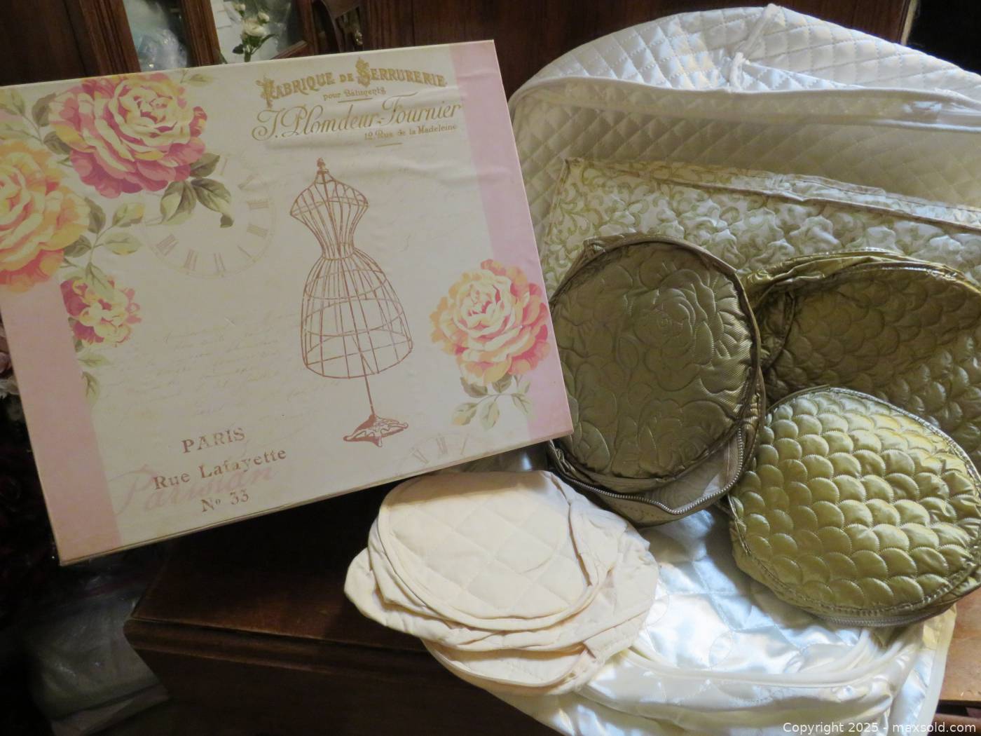 Quilted satin dish storage cases, felt separators, decorative box | Maxsold
