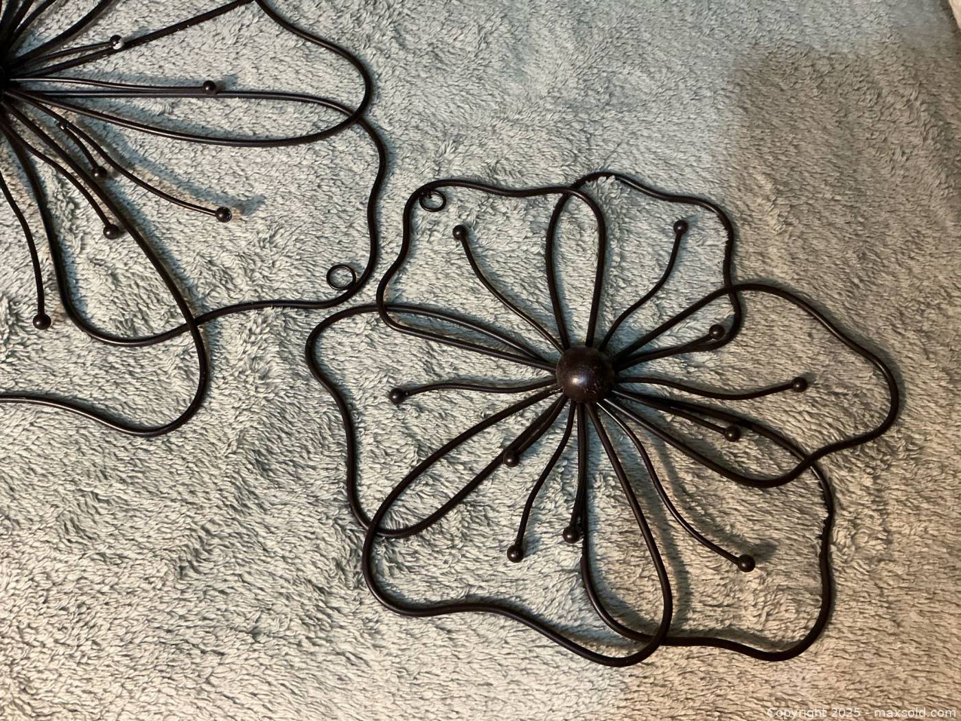 Metal Flower Wall Hangings | Maxsold