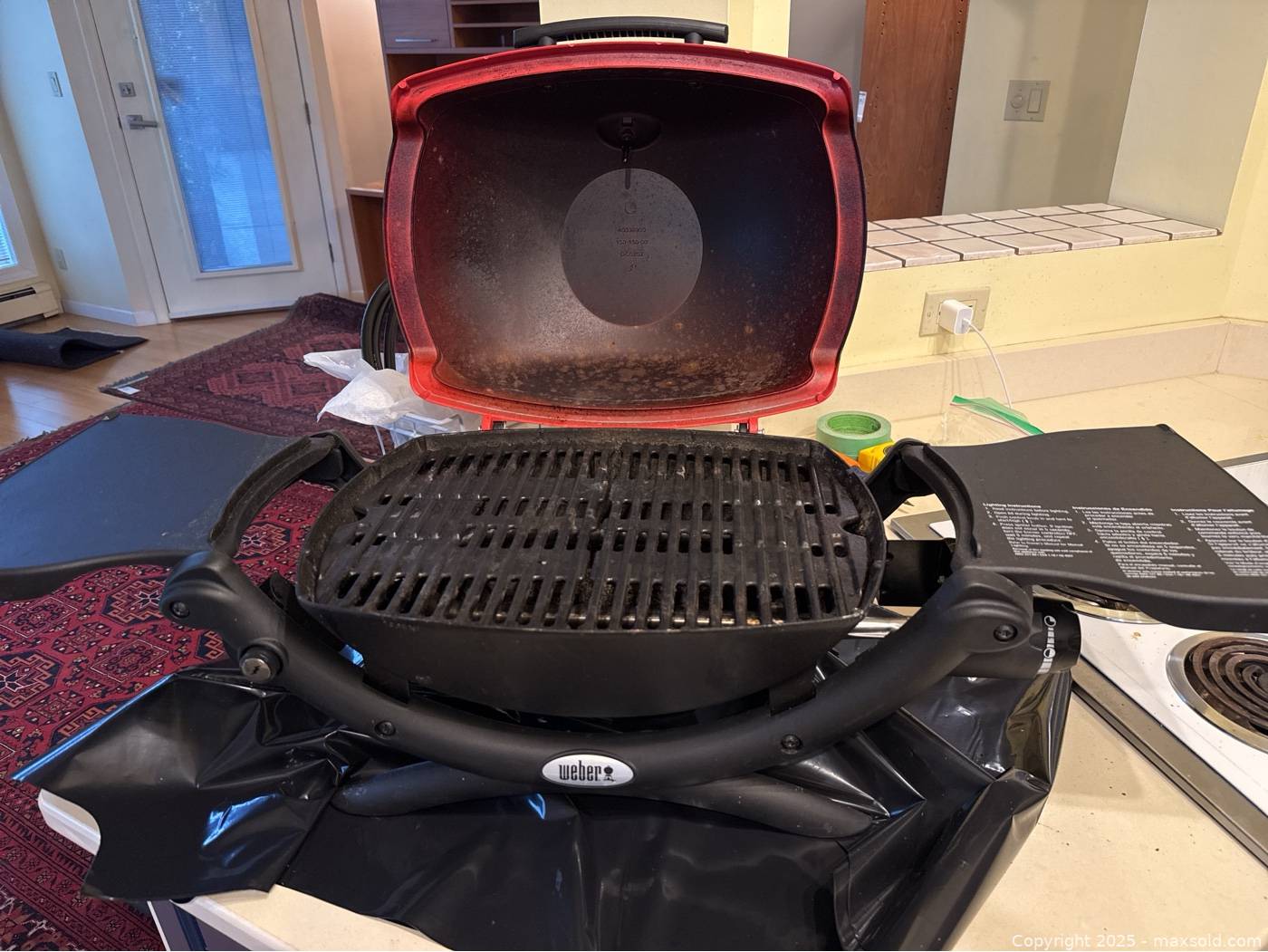 Weber portable tabletop gas grill | Maxsold