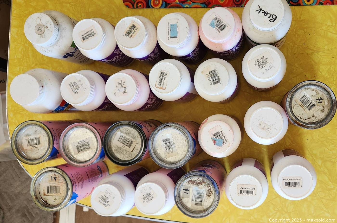 Powder tempera paint containers assorted | Maxsold