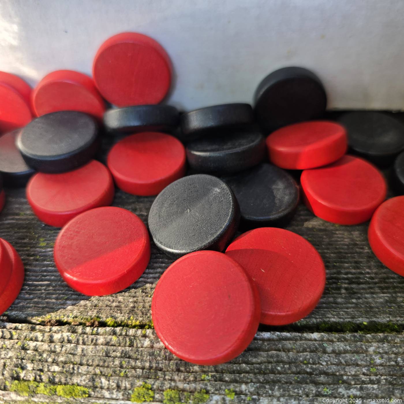 Canadian wood crokinole board set | Maxsold