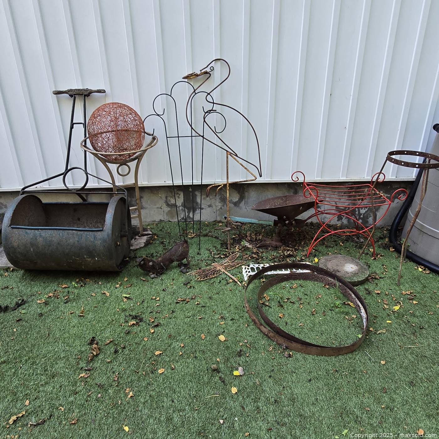 Metal garden décor 11-piece lot | Maxsold