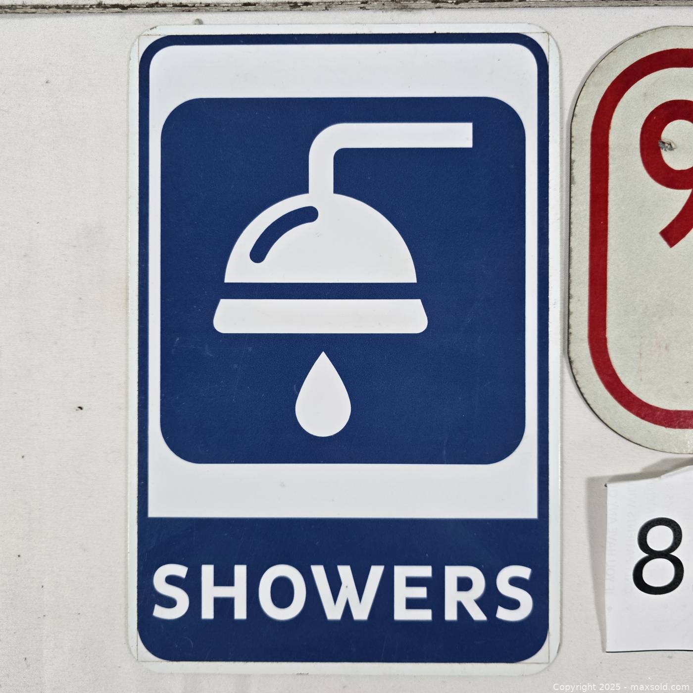 Tin and metal signage assortment | Maxsold