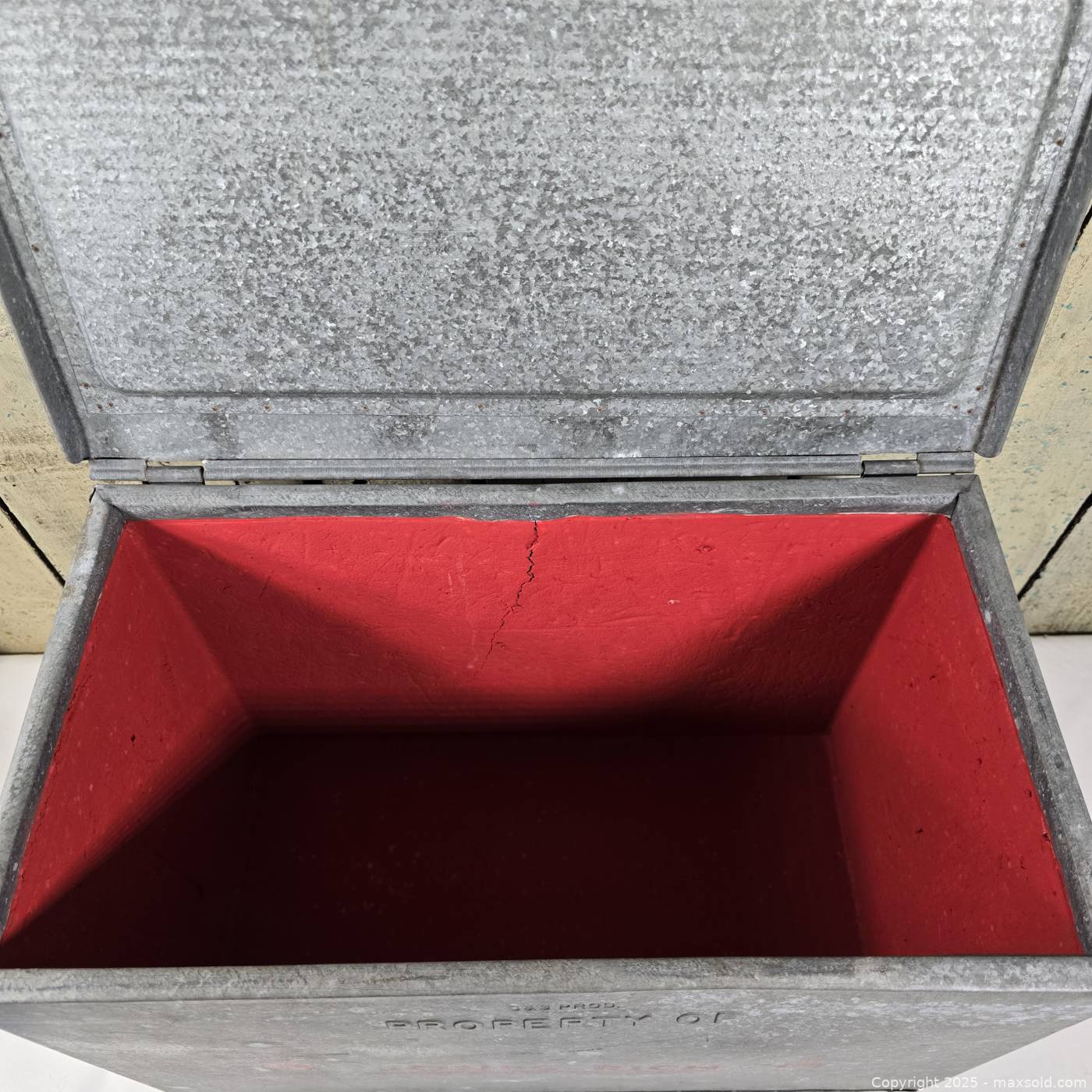 Vintage galvanized steel insulated ice box | Maxsold