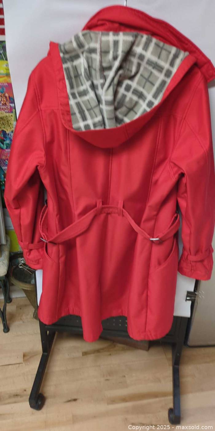 True North red waterproof raincoat XL | Maxsold