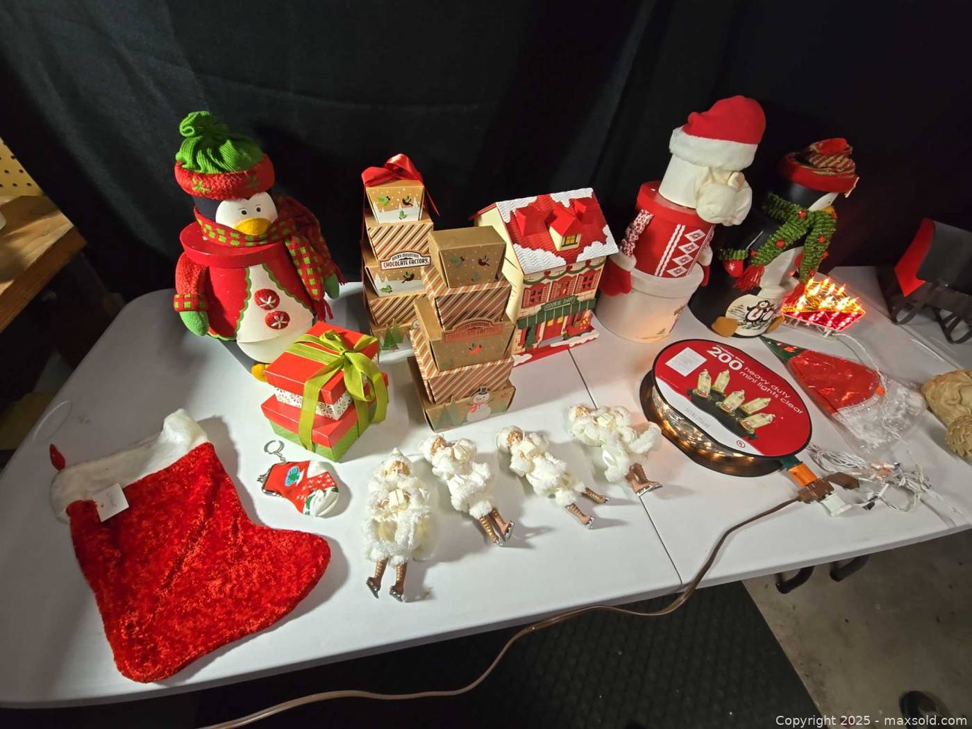 Assorted Christmas Decor With 200-Count Lights | Maxsold