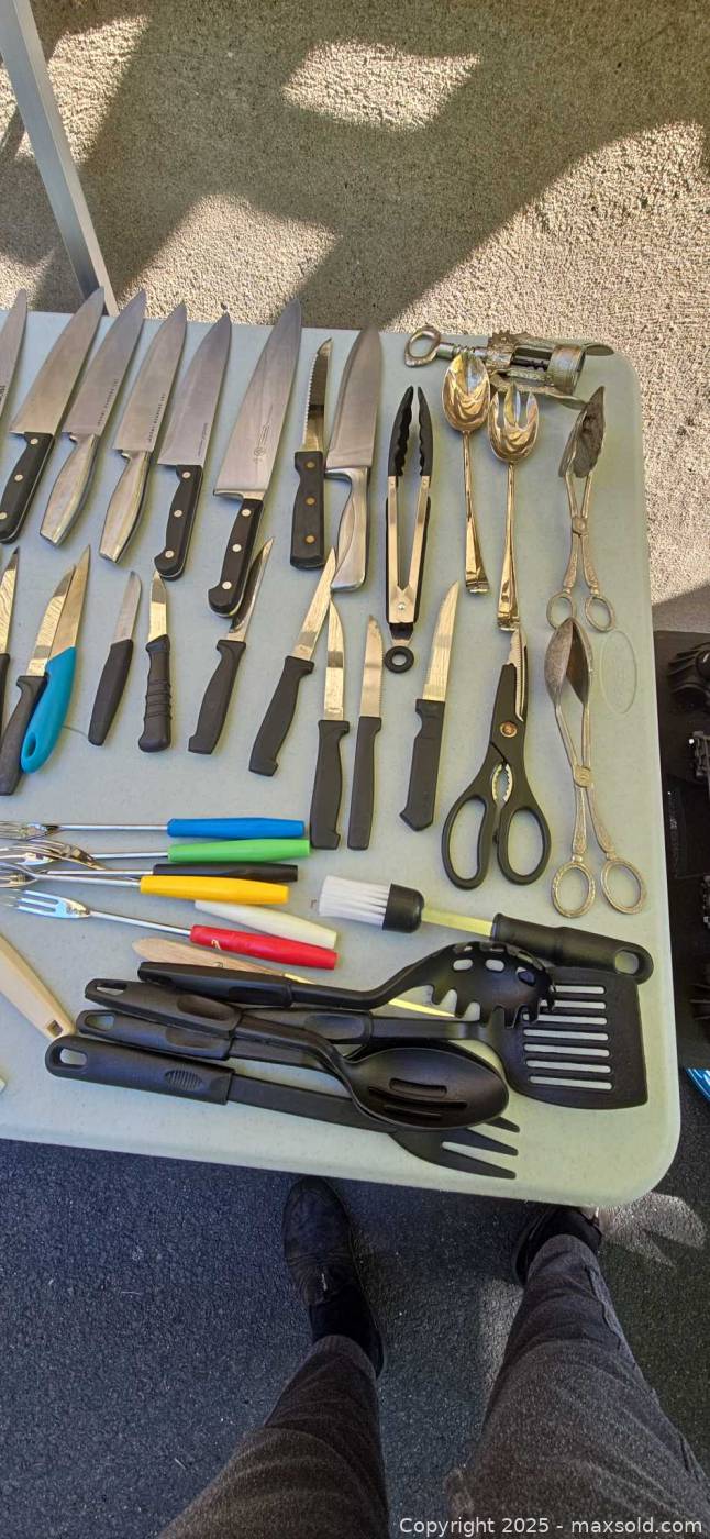 Mixed kitchen knives, flatware, utensils ~80 | Maxsold