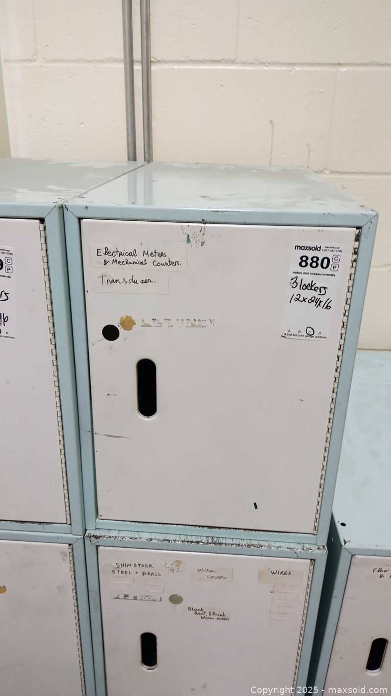 Steel column of 3 lock-ready cubby lockers | Maxsold