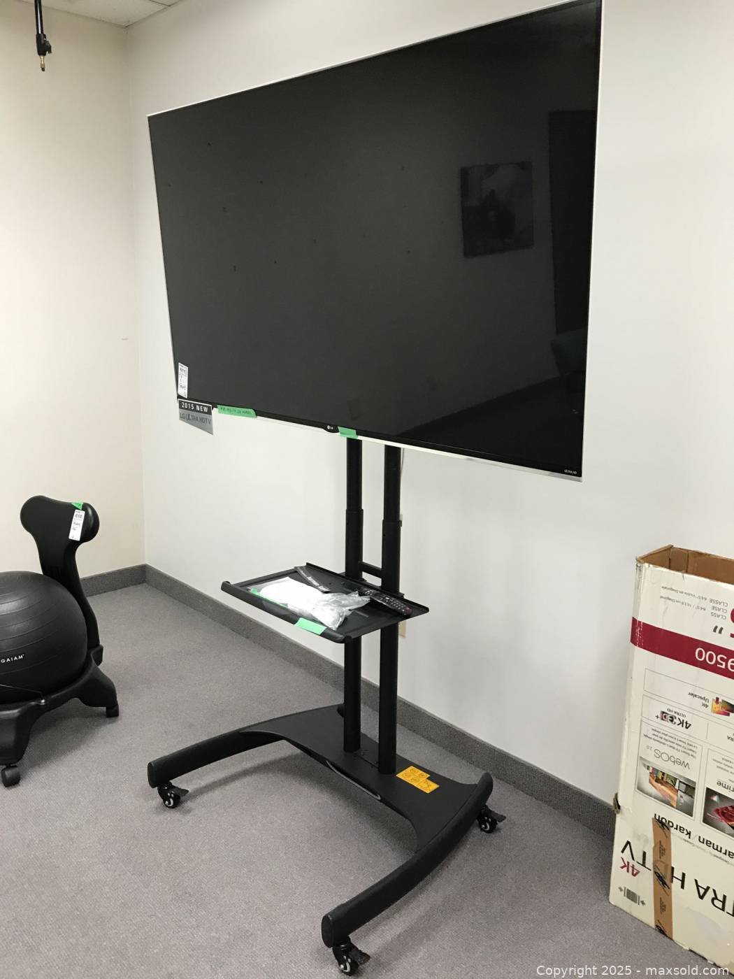 LG 65UF9500 65-inch 4K LED TV with rolling stand | Maxsold