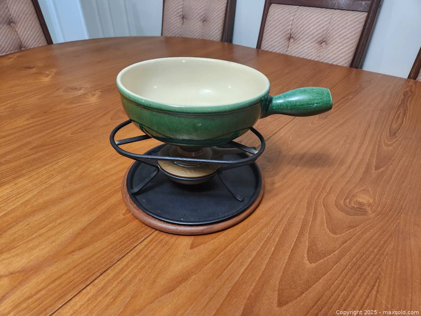 Fondue pot set with stand and burner | Maxsold