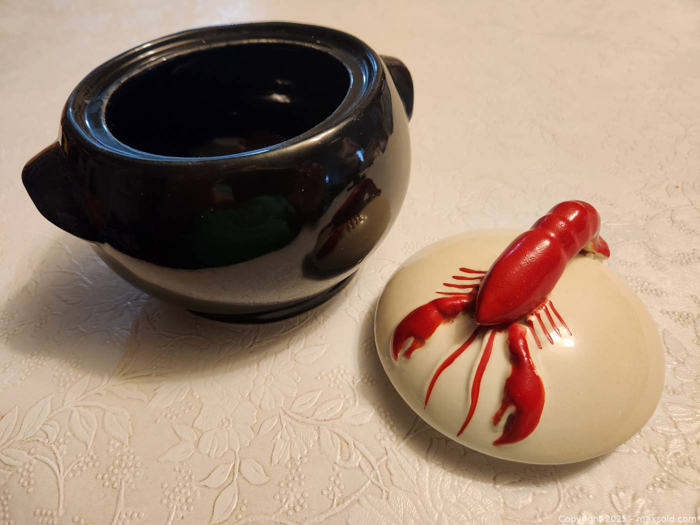 Kenwood USA model 707 ceramic bean pot with lobster lid | Maxsold