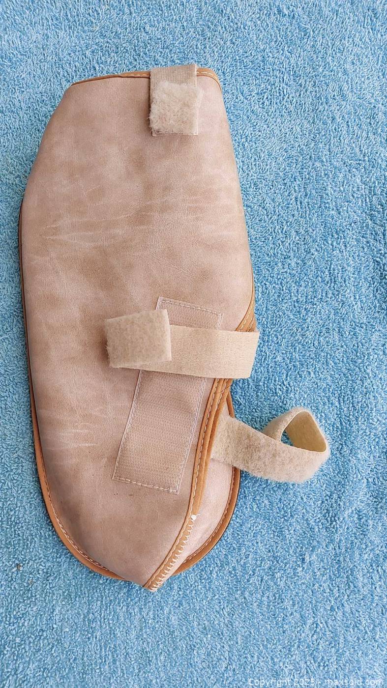 Medium orthopedic post-op shoe | Maxsold