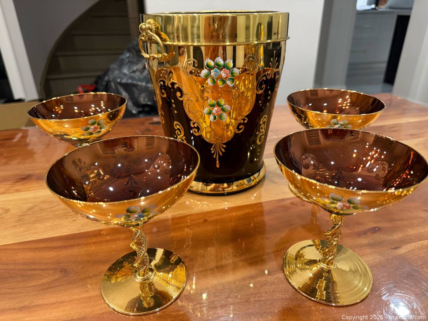 Decorative gold-embellished glassware set | Maxsold