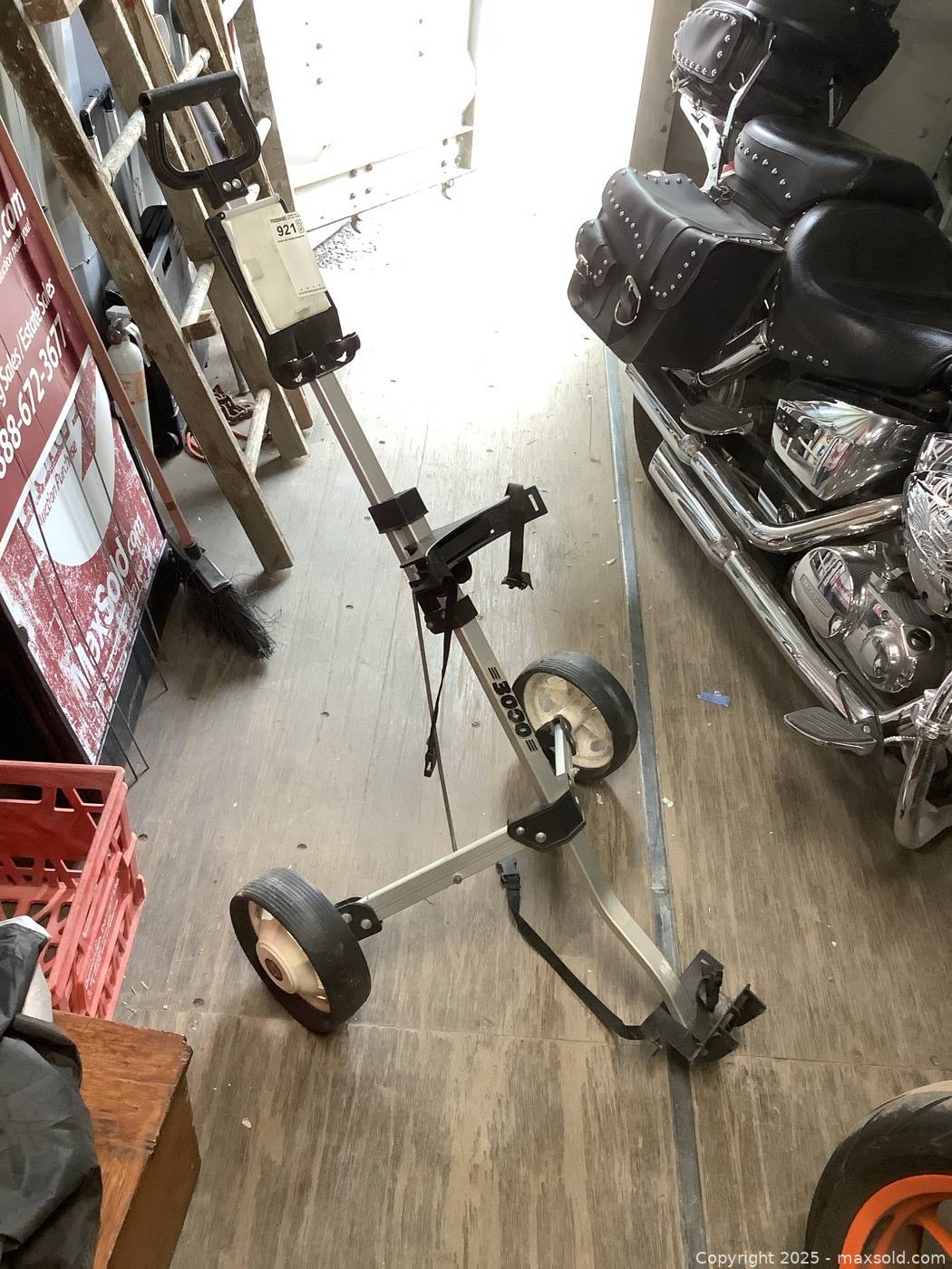 Knight folding 2-wheel golf pull cart | Maxsold