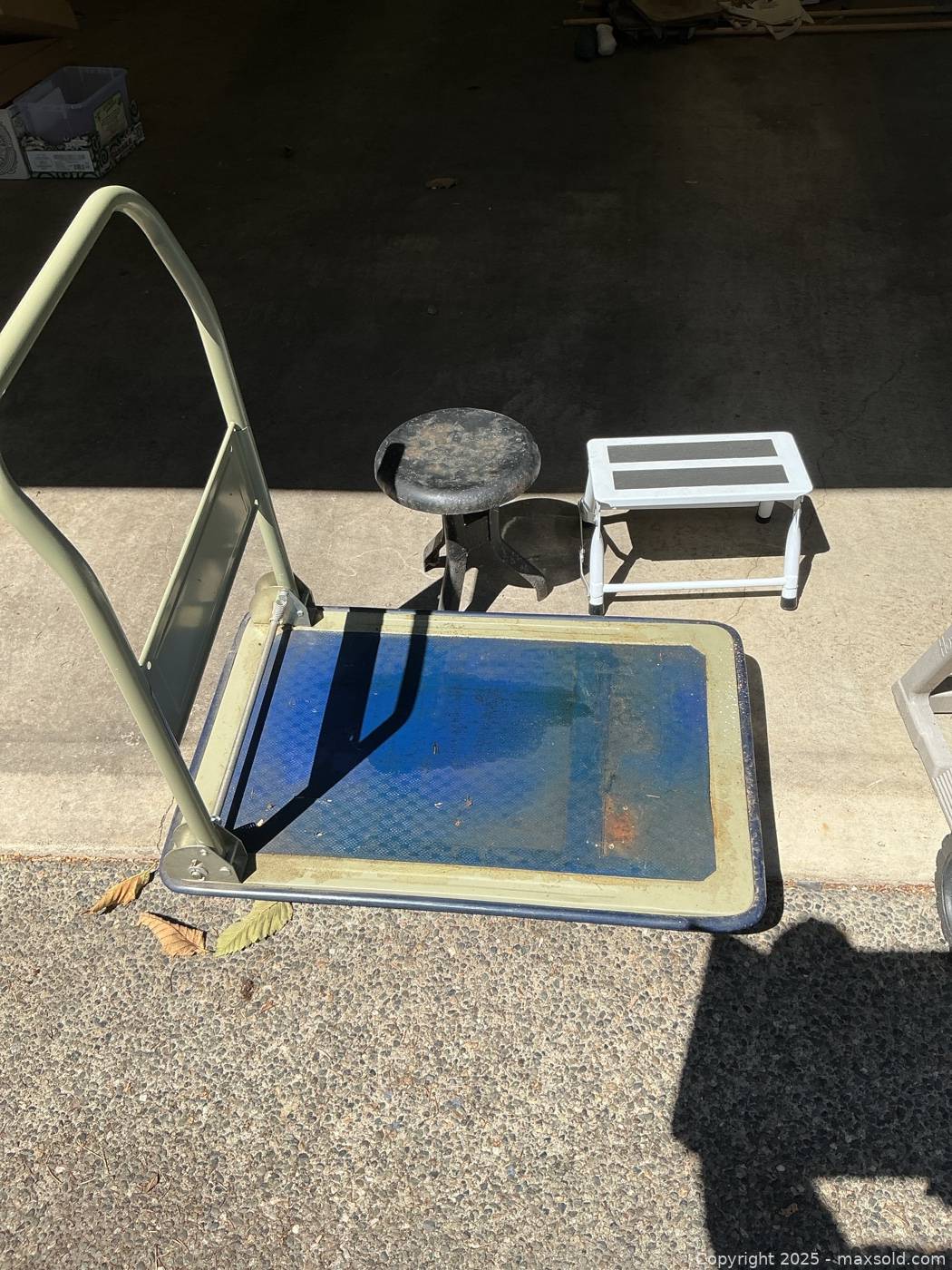 Suncast hose reel cart, platform dolly and two stools | Maxsold