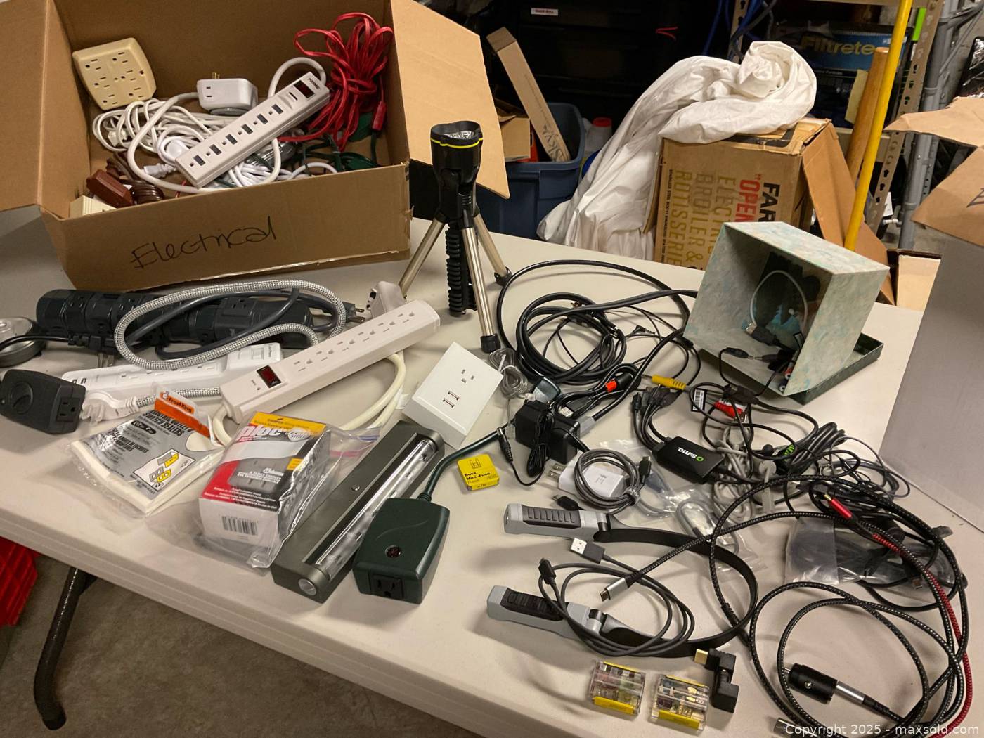 Electrical cords, power strips, adapters, cables | Maxsold
