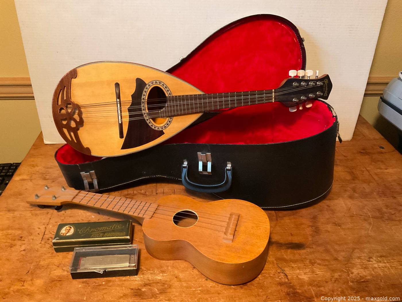 Kiso Suzuki MR-150 mandolin with case, soprano ukulele, Koch chromatic ...