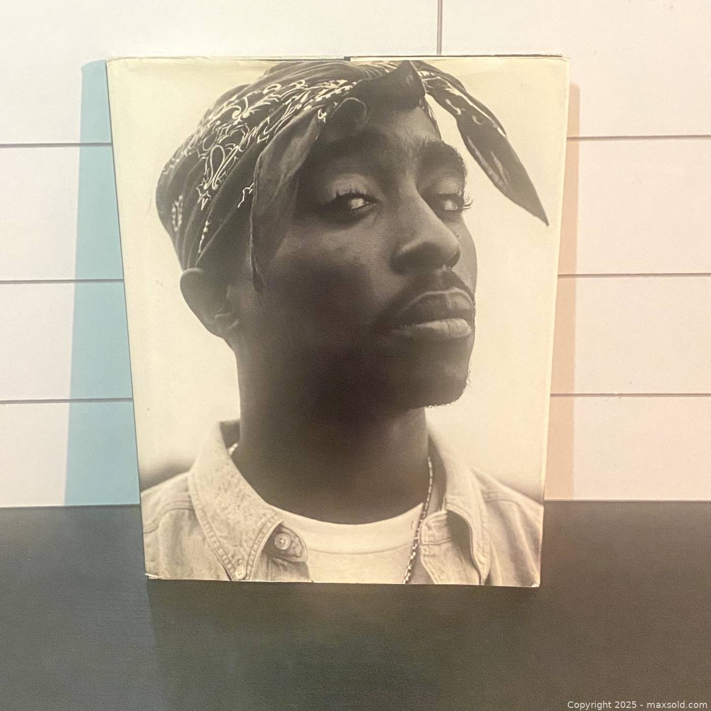 1997 Tupac Shakur hardcover book | Maxsold