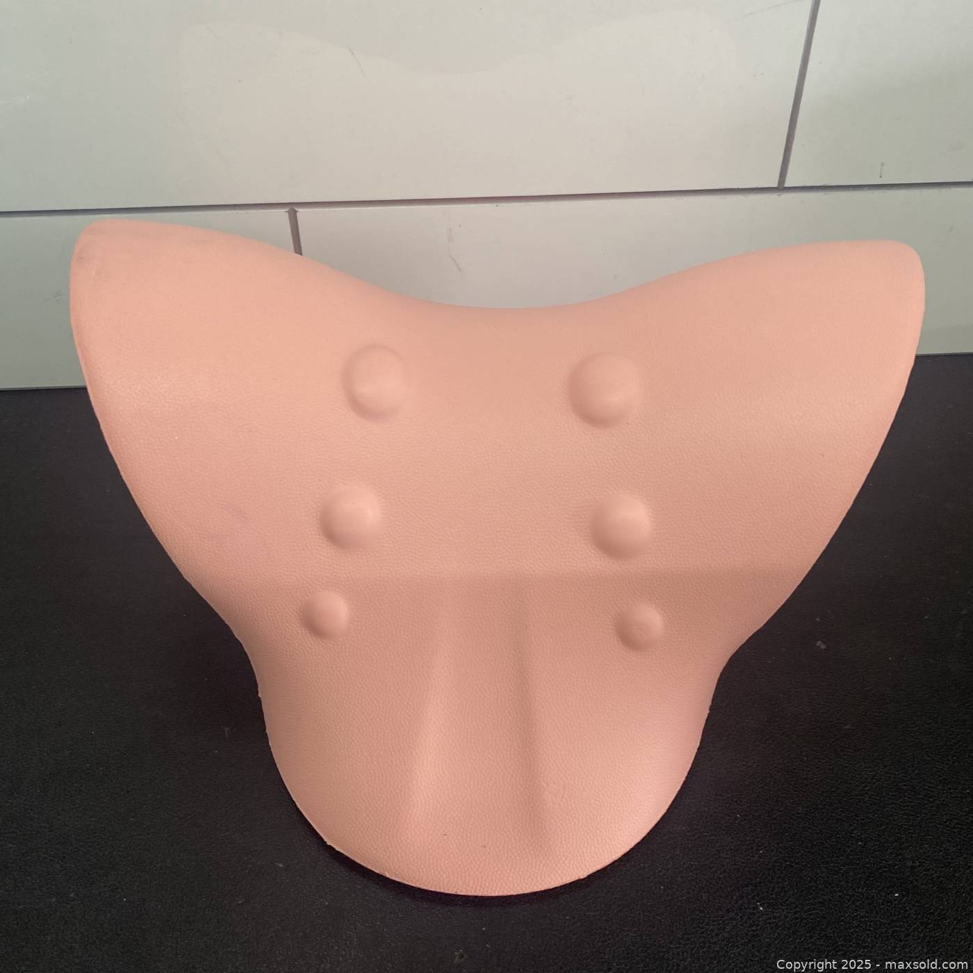 RESTCLOUD neck and shoulder relaxer | Maxsold