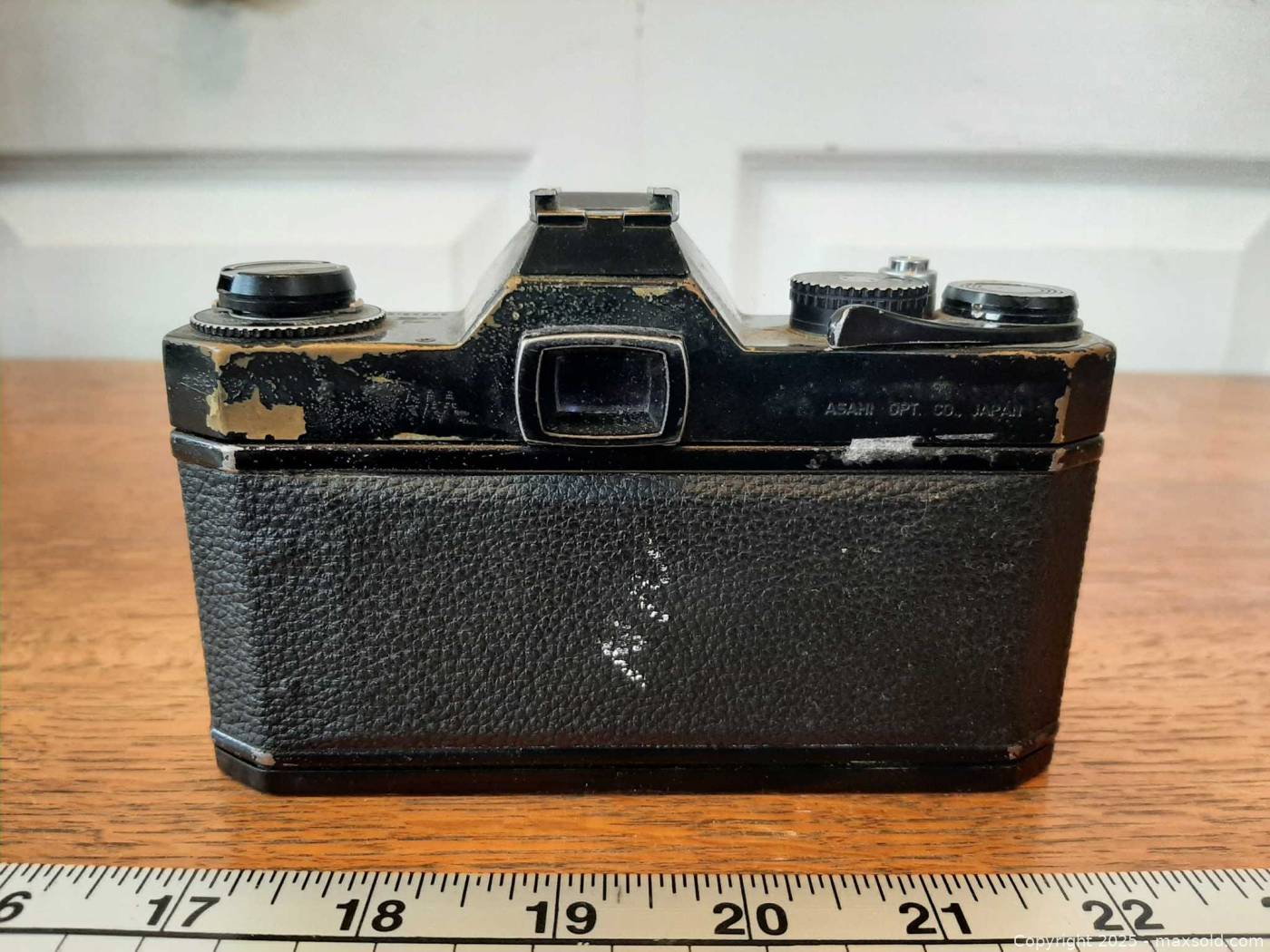 Asahi Pentax Spotmatic SP F 35 mm SLR Camera with 150 mm f/4 Lens | Maxsold