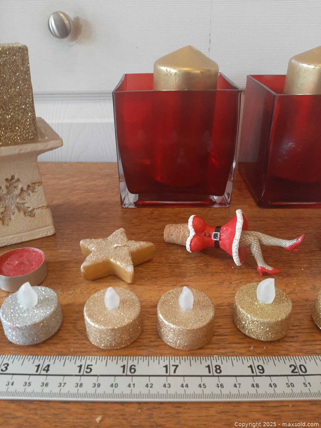 Christmas candle assortment with holder | Maxsold