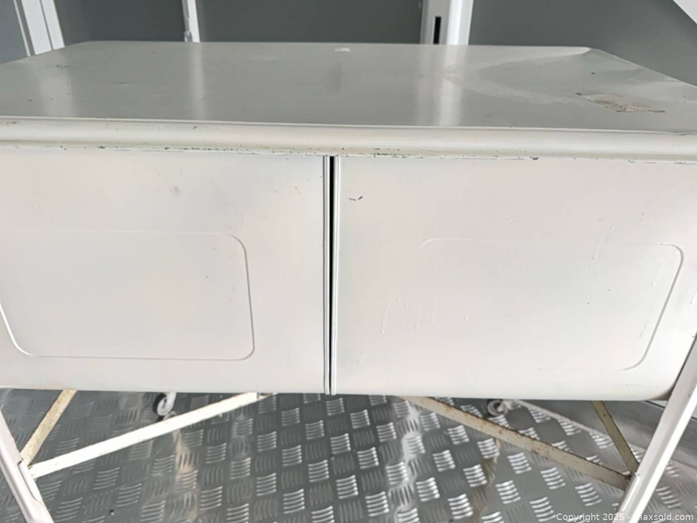 Double galvanized metal wash tub on stand | Maxsold