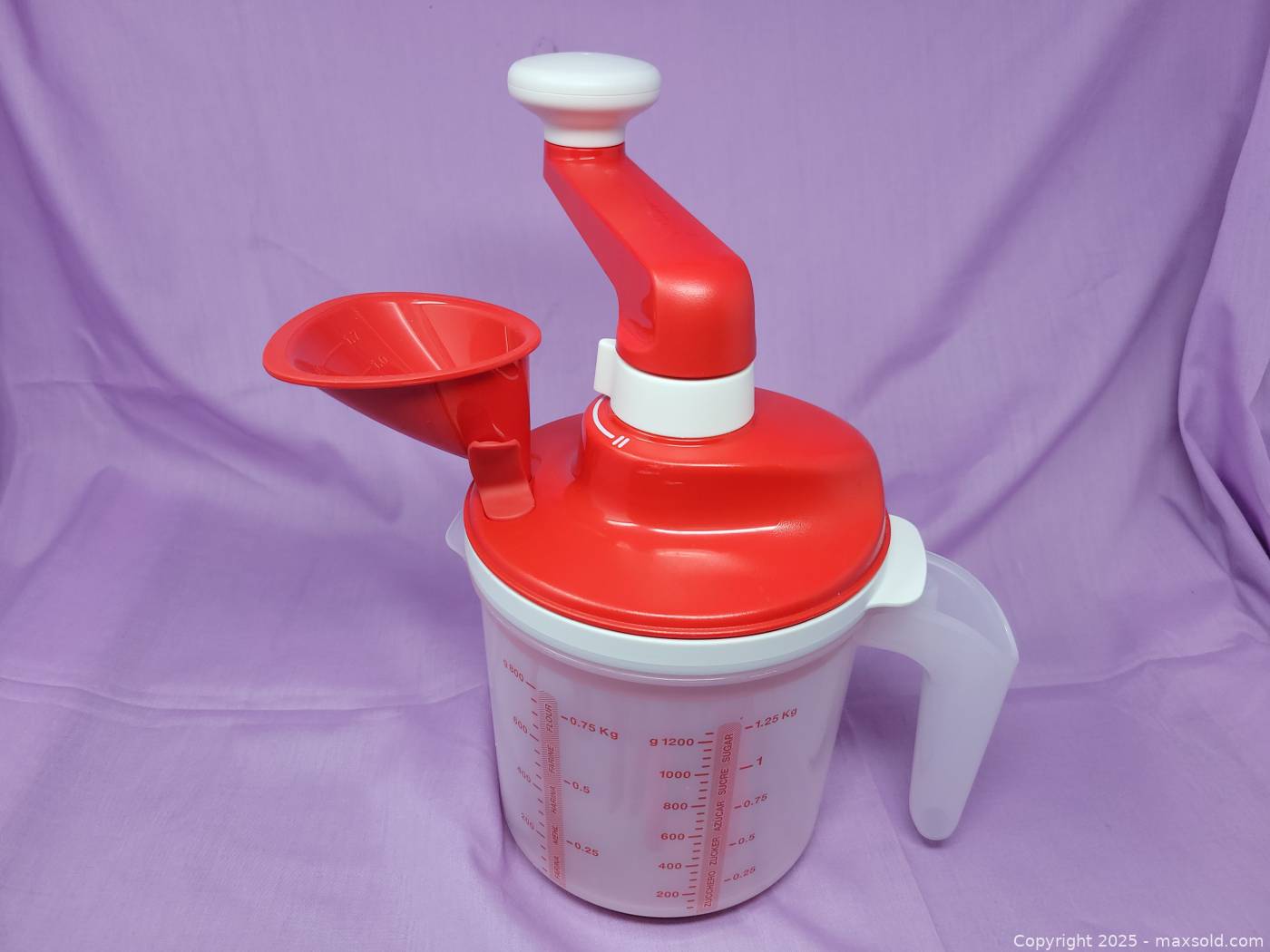 Tupperware Whip 'n' Mix Chef manual mixer set | Maxsold