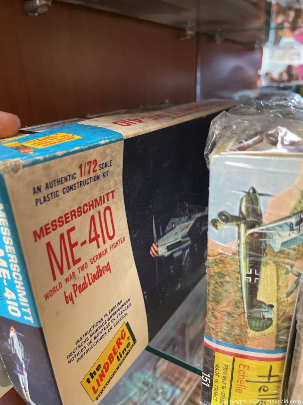 Boxed plastic aircraft model kits | Maxsold