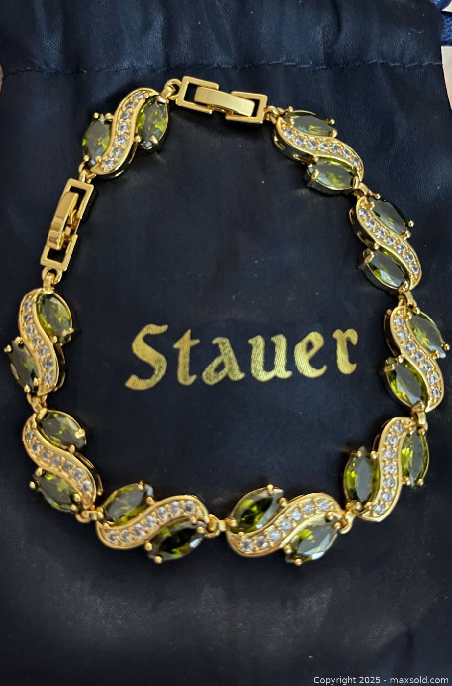 Stauer gold-tone link bracelet | Maxsold