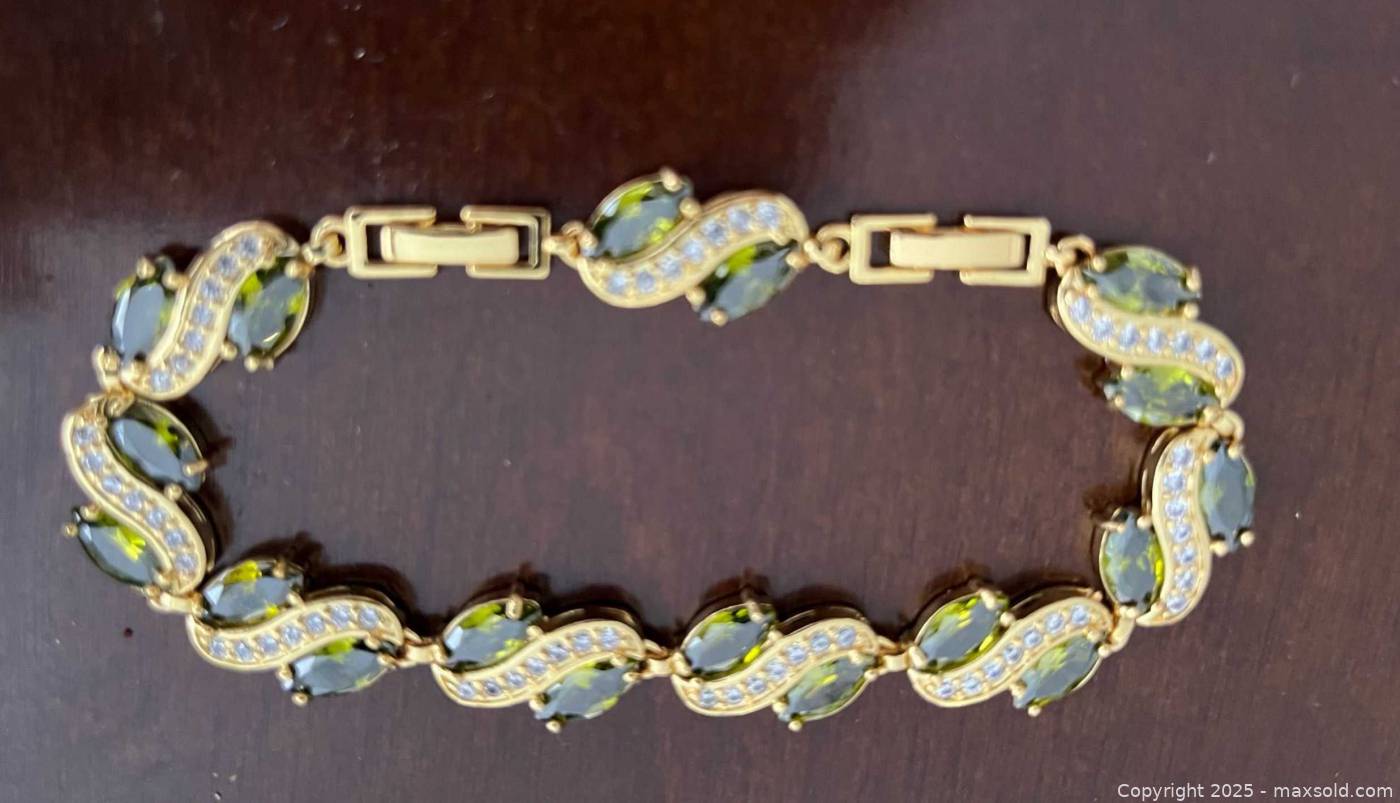 Stauer gold-tone link bracelet | Maxsold
