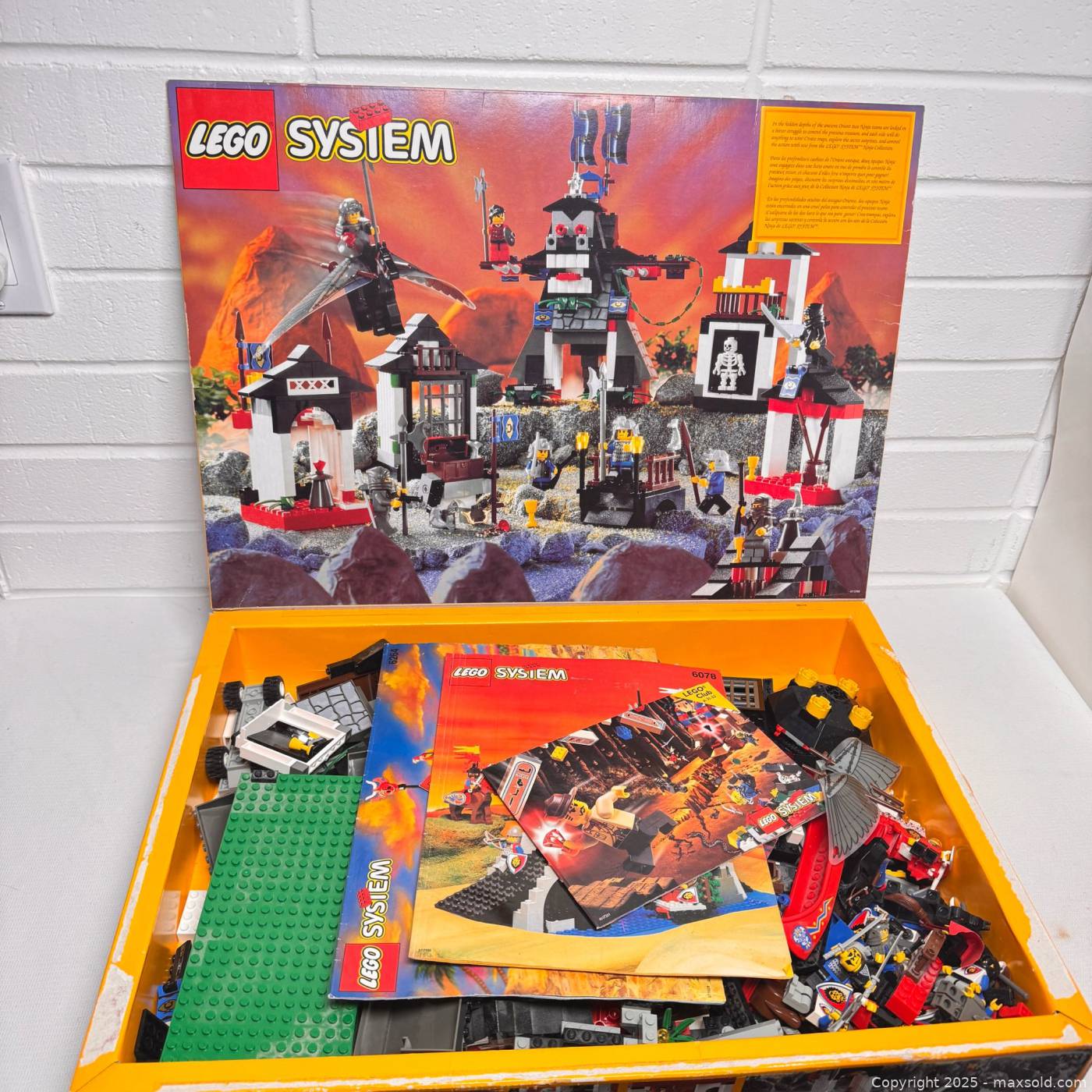 Mixed Vintage Lego System parts, manuals, box | Maxsold