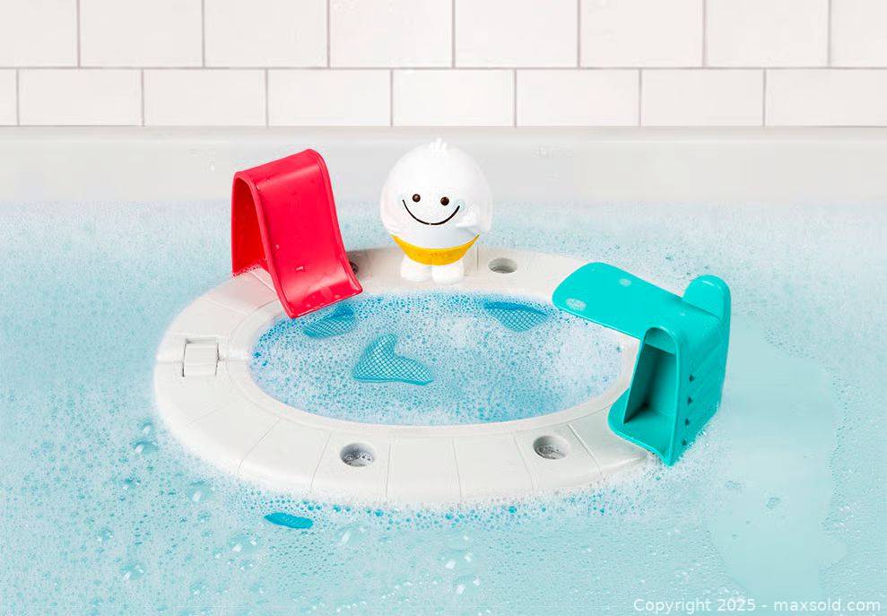 Sago Mini Yeti's Pool Party bath toy | Maxsold