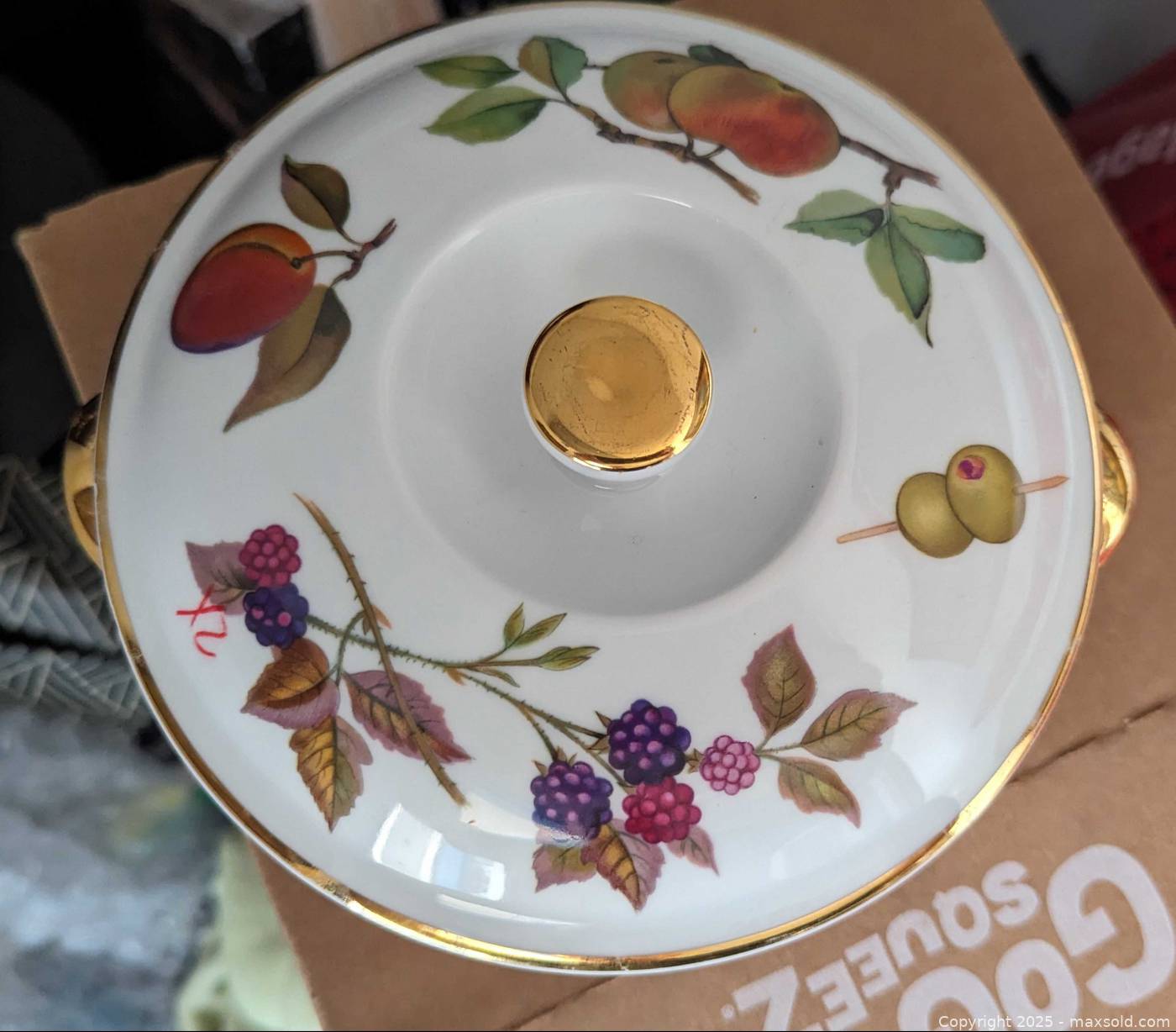 Vintage Royal Worcester Evesham round gold-rim lidded casserole 8.5 ...