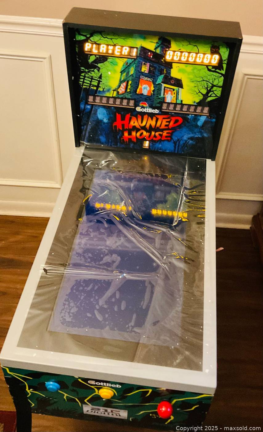 Toy Shock 24" LCD digital pinball cabinet | Maxsold