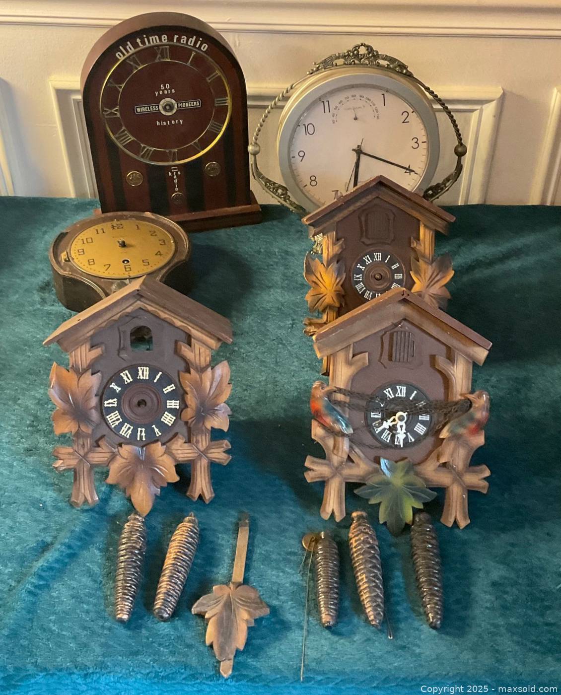 Six vintage assorted clocks | Maxsold