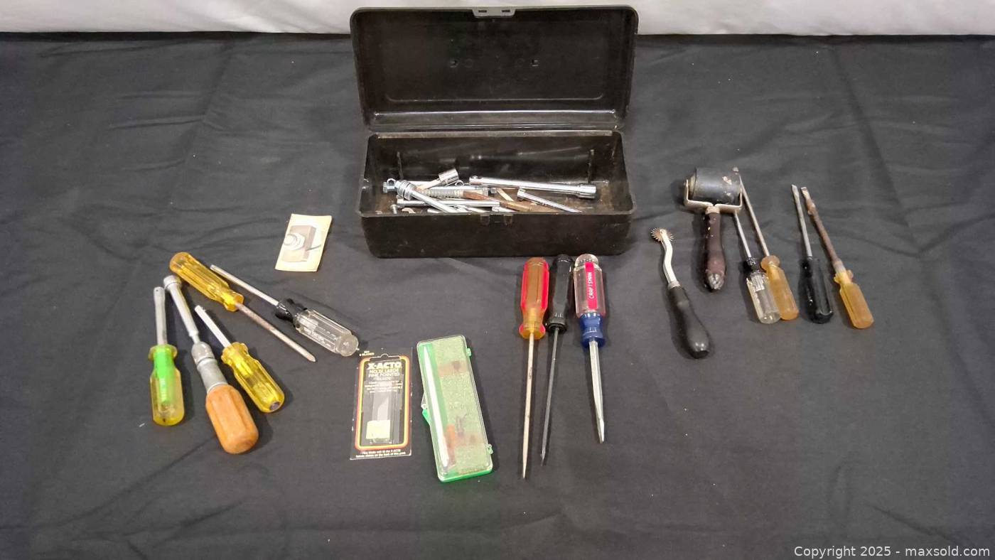 Sears toolbox with assorted hand tools | Maxsold