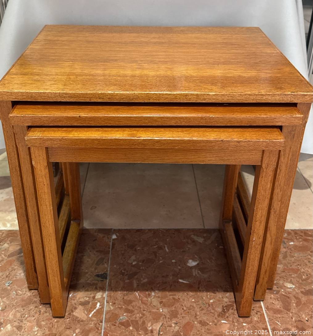 MCM oak nesting tables set of 3 | Maxsold