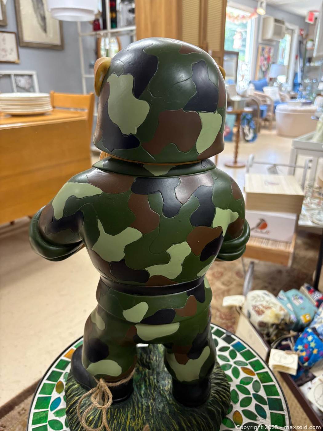 Camouflage marine bulldog statue 15 in | Maxsold