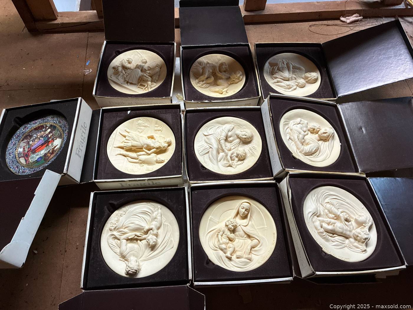 Italian bas-relief wall plaques & plate | Maxsold