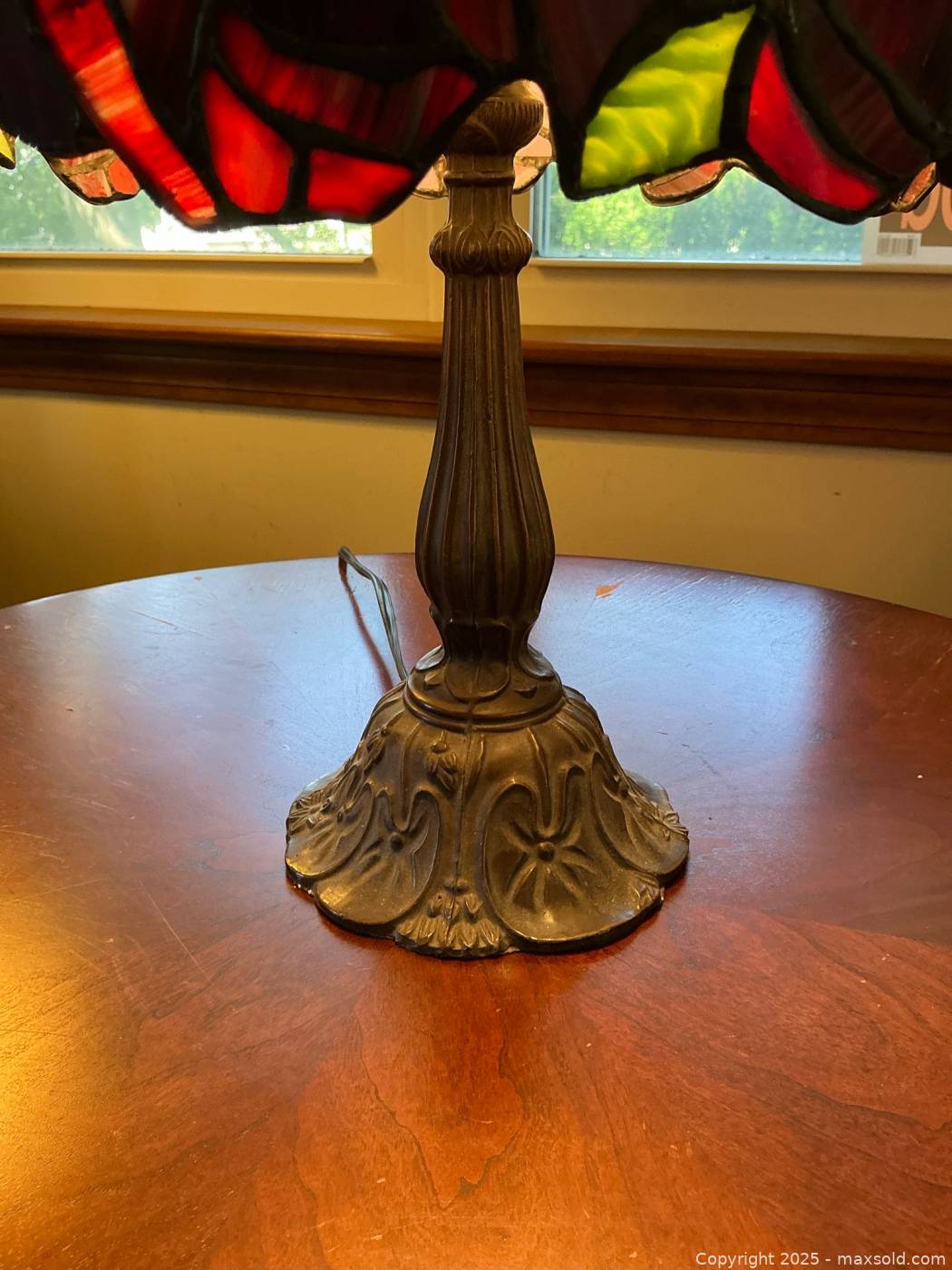Round wood side table and Tiffany style lamp | Maxsold
