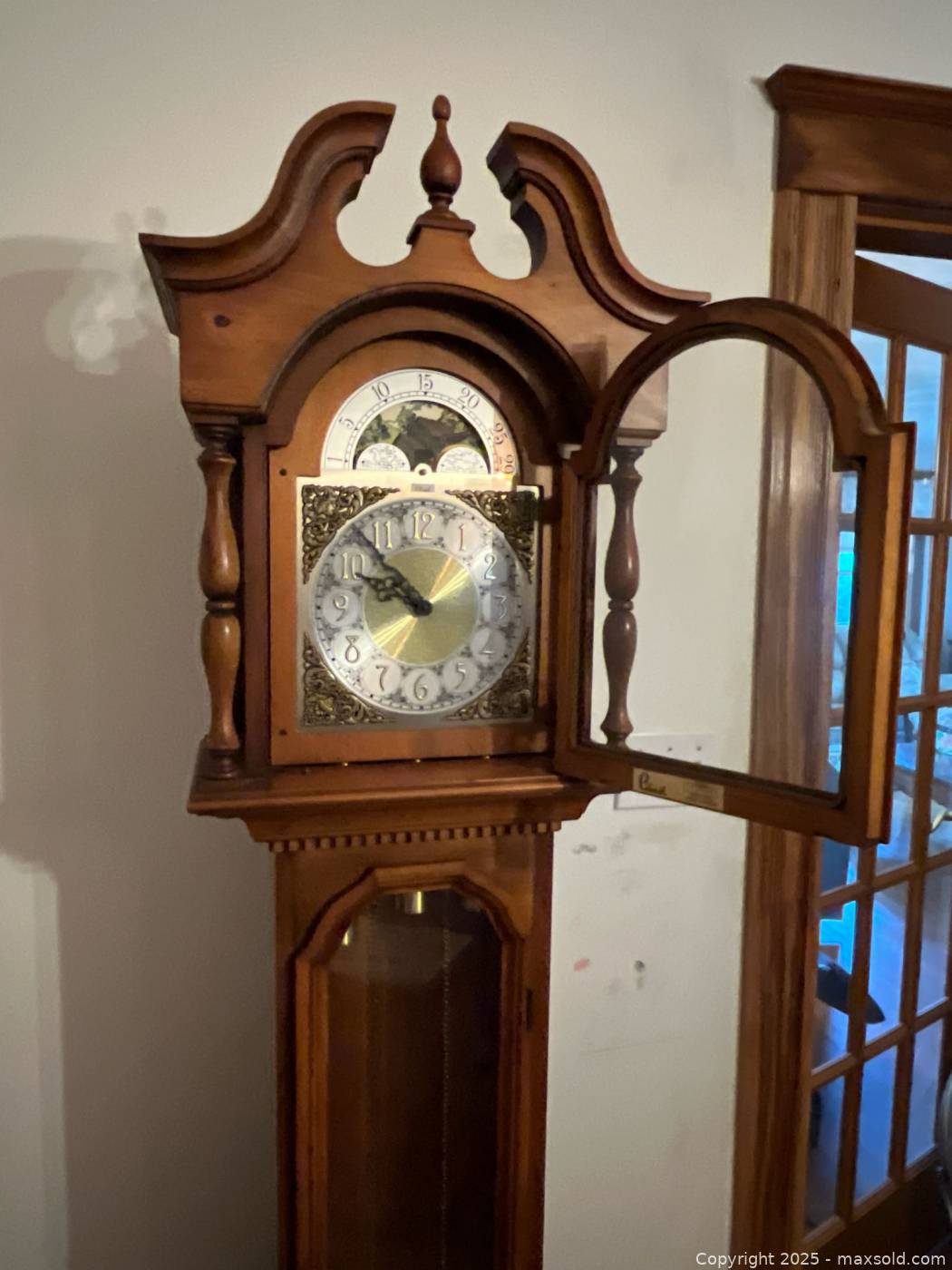 Vintage Colonial of Zeeland Grandfather Clock | Maxsold