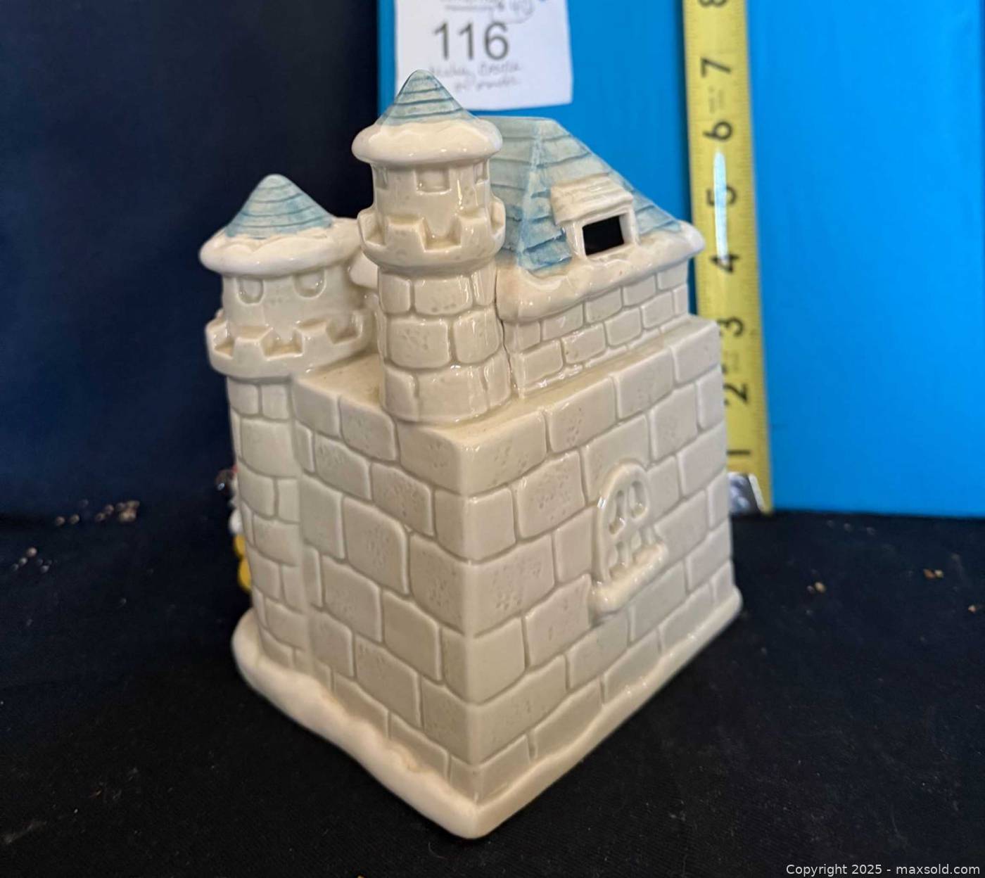 Disney wind-up Christmas musical castle | Maxsold
