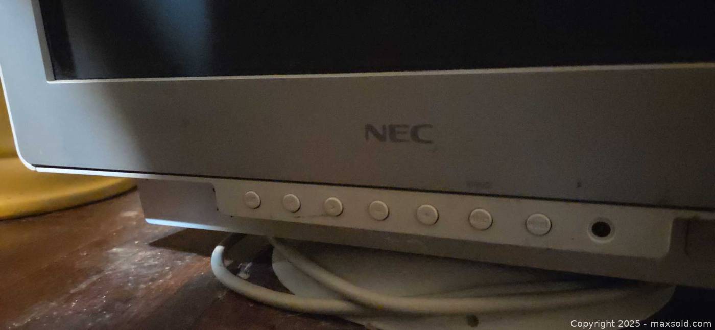 NEC MultiSync FE991SB 19" CRT Monitor | Maxsold